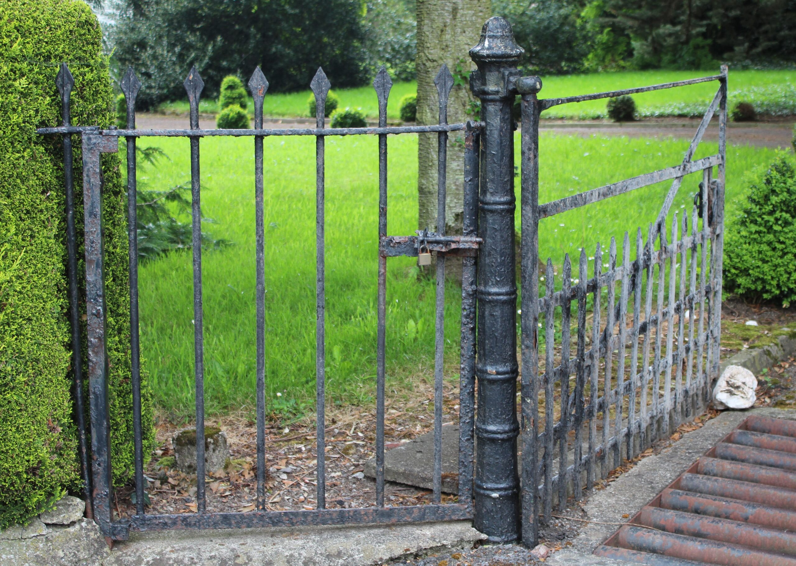 Metal Gates In County Wicklow - Donard Imaal History