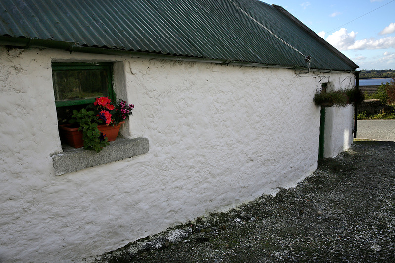 Ballyknockan (Bhuaile an Chnocáin) Village